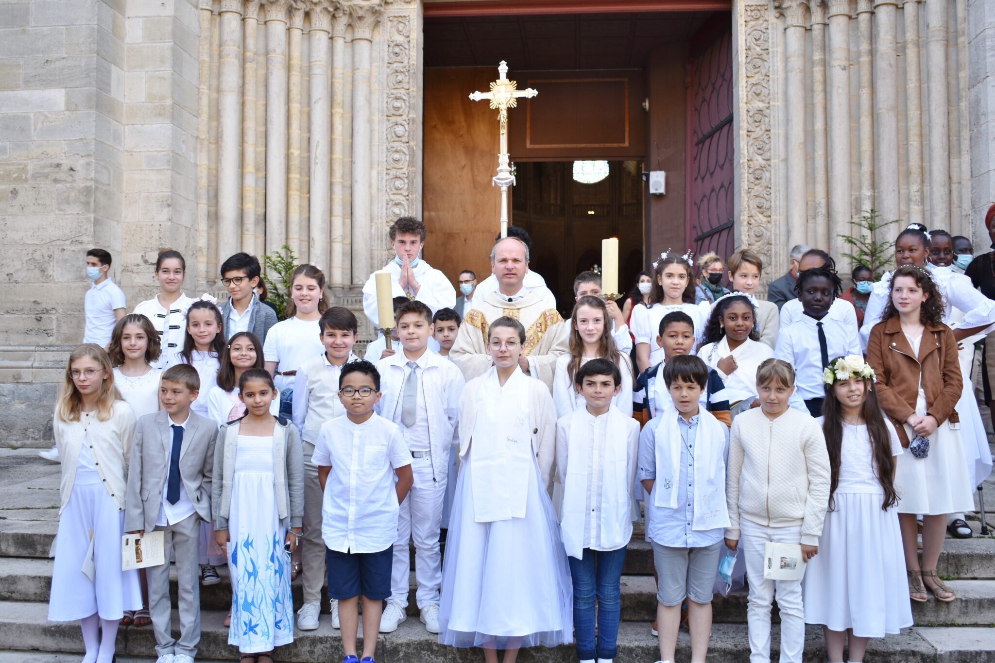 Premières communions et messe d’action de grâce pour la béatification de sœur Maria-Laura filles ...
